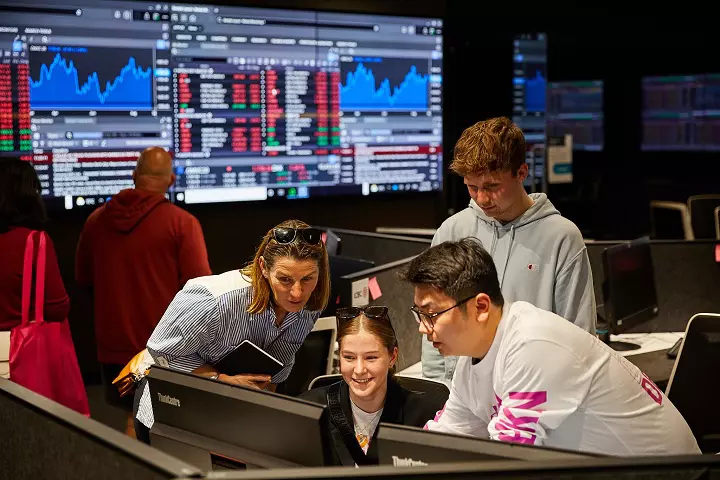 Deakin University, Melbourne: Admission, Courses, Fees, Ranking, Scholarship, Eligibility